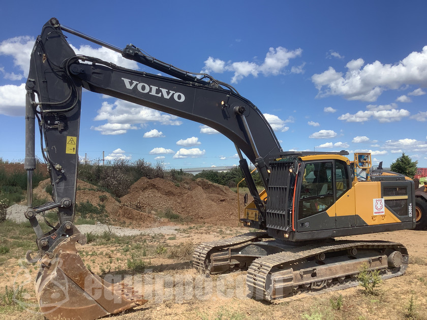 Volvo EC300ENL Used Tracked Excavator for Sale | equippo.com